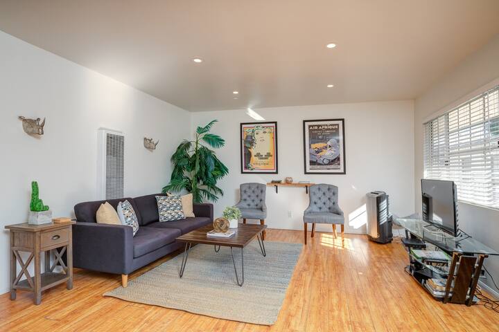 Spacious And Stylish Two Bedroom - B5 - Los Angeles, CA