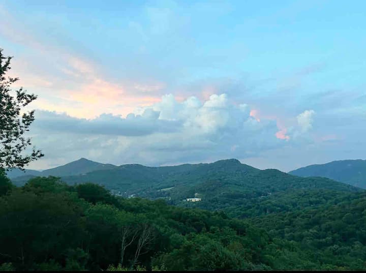 Relax, Hike, Wine, Dine, Great Location With Views - Sugar Mountain, NC