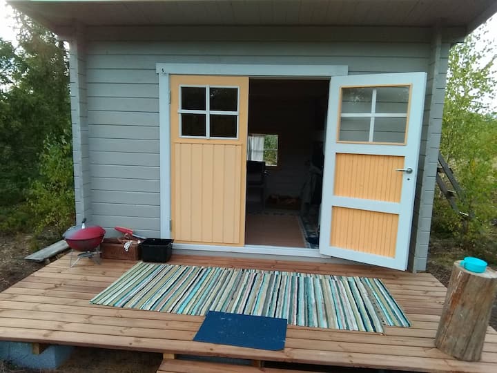 Vierasmaja Auringossa " Tiny Hut " - Salo, Suomi