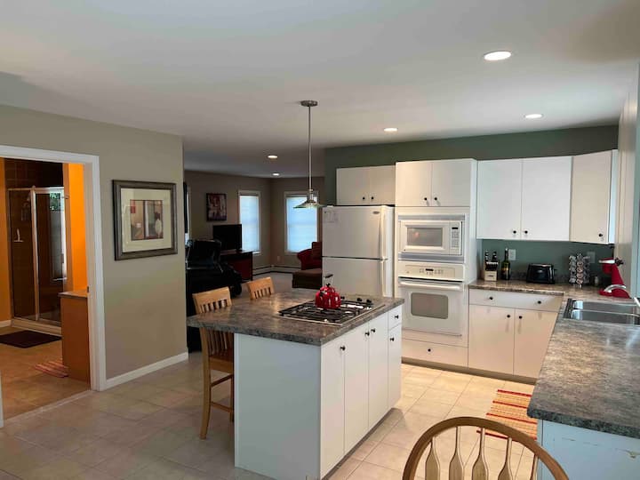 Entire Apartment, Perfect For Two - South Portland, ME