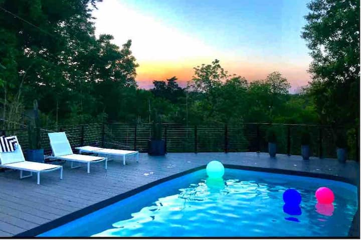 Kessler Park Treehouse - Dallas, TX