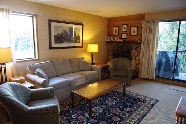 Alpine Village Condo - Ski/bike In/out - Mount Washington
