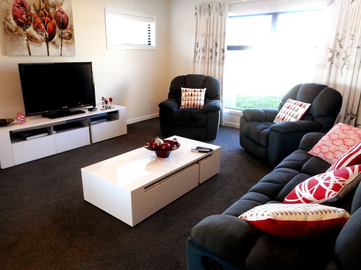 Rooms In Modern House, Havelock North. - Clive