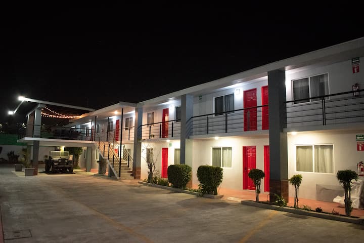 Chayos 2 Bedroom With A/c And Wifi - 恩森那達