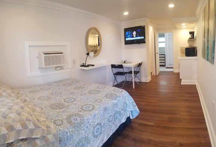 Studio Private Entrance & Bathroom. - Hollywood, FL