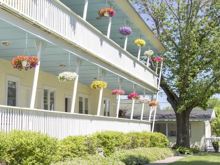 North House Single Connected - South Haven, MI