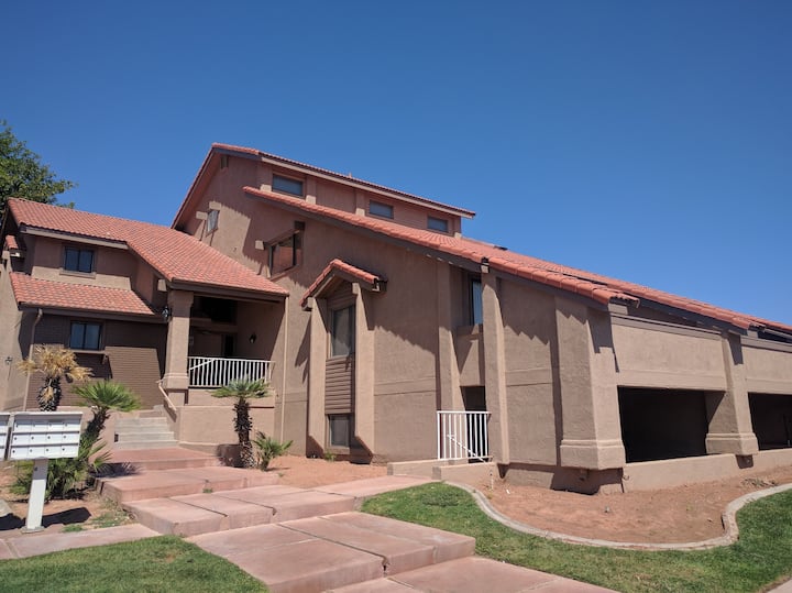 Top Floor Sports Village 2 Bed 1 Bath (Sleeps 6) - Utah
