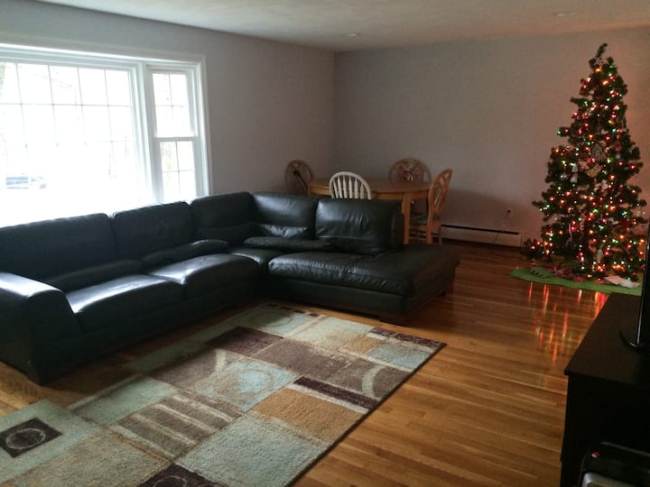 Updated Bedroom Suite In Andover - Andover, MA