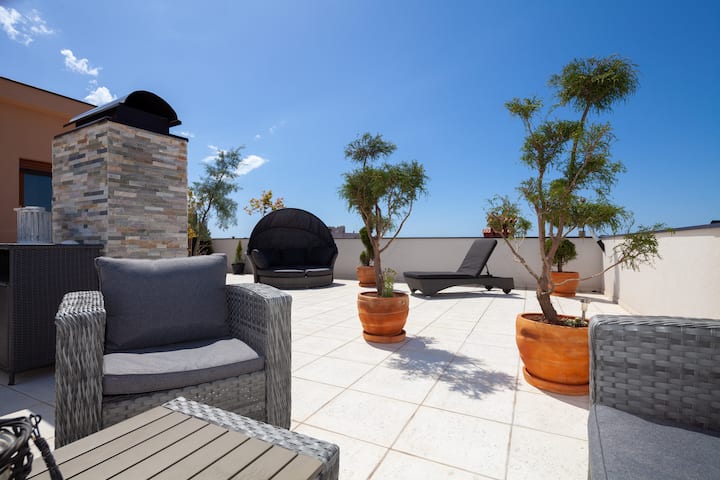 Luxury Apartment With Private Rooftop Terrace - Fažana
