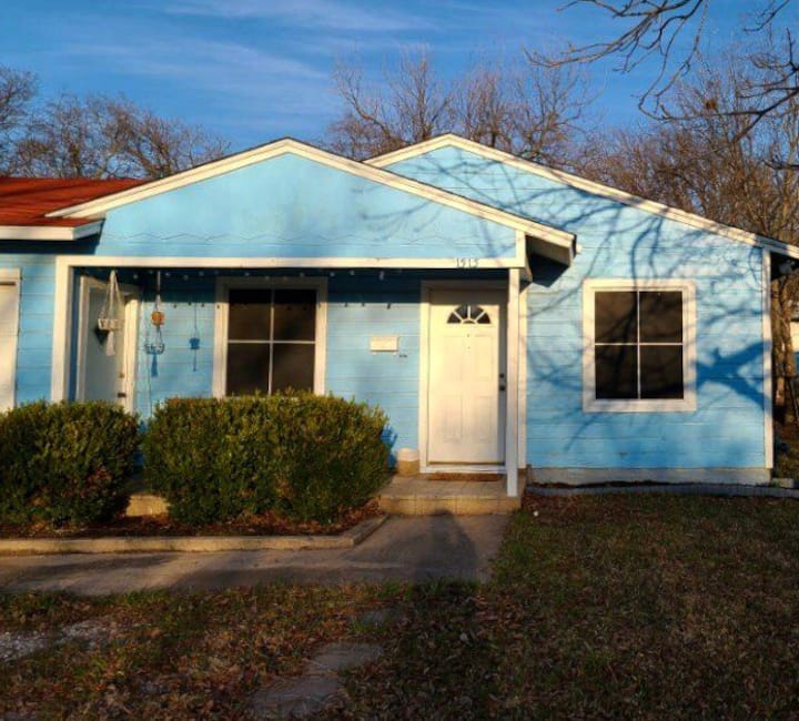 Casa Azul - Cozy 3 Bedroom House - Arlington, TX