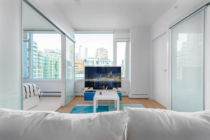 Modern 2br, 17th-floor City Views - Vancouver