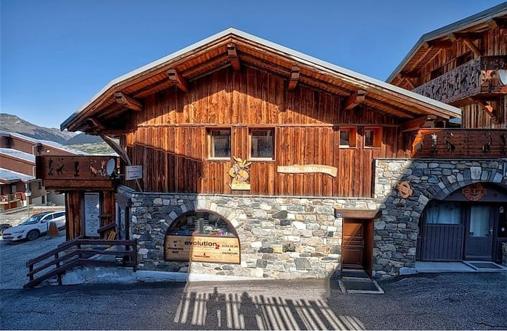 Ski Chalet With Hottub, 20m From The Ski Lift - Savoie