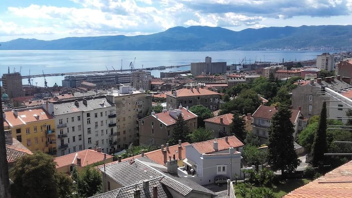 Pogled Na More Balkon, Parking Na Ulici Besplatan - Fiume (Croazia)