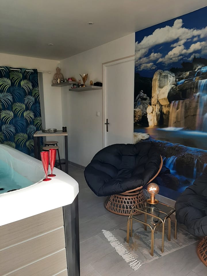 Jacuzzi Dans Chambre D'hôtes. - Ouistreham