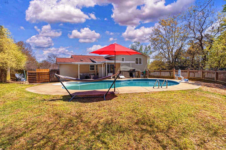 Family Oasis Getaway | Pets, Pool, Games & Bbq! - Columbus, GA