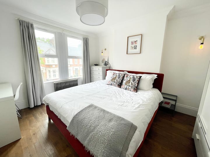 Bright, Beautiful Double Bedroom For 1 Month + - London