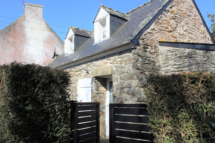Maisonnette En Pierre Dans Petit Village Au Calme - Groix