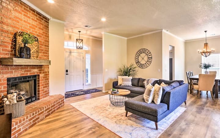 Edmond Charmer With Rainfall Shower! - Edmond, OK