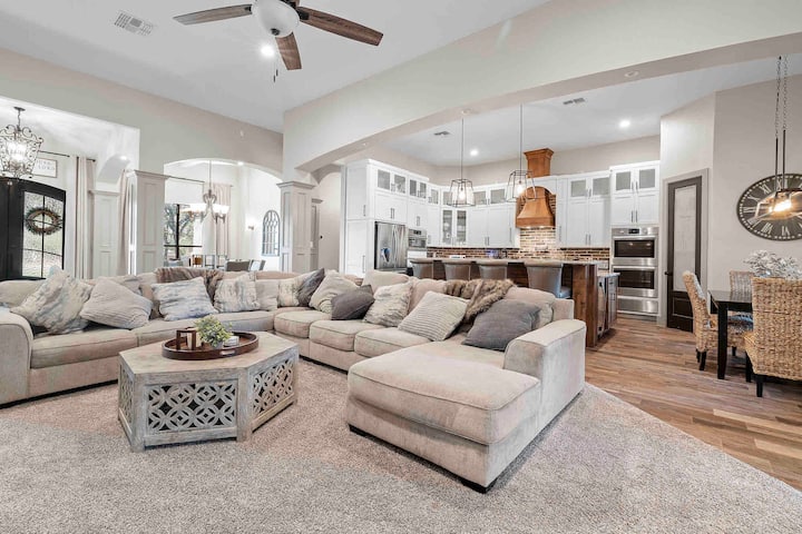 Entertainment Dream House - Kyle, TX