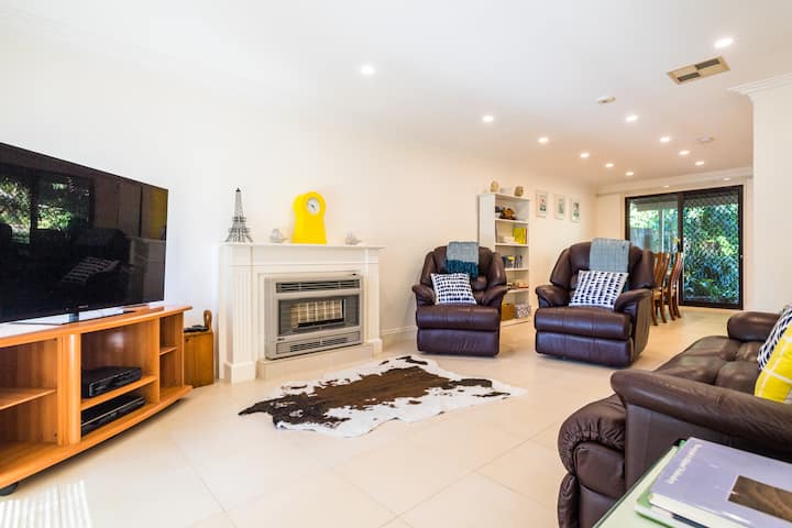 Kensington Gardens Family Home- 3br - Furnished. - Adelaide