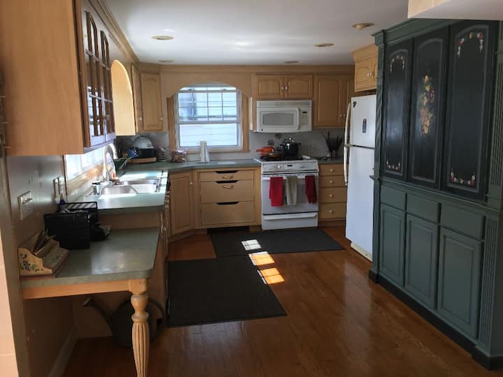 Salem's Sweetheart Suite - Salem, MA