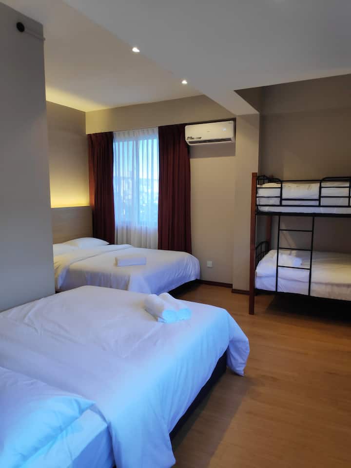 Ez Suites - Family Room In The Heart Of Gadong - Brunei