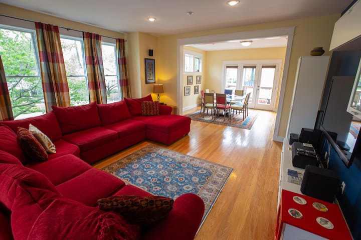Entire Modern Home Near Kirkwood/iu Campus - Bloomington, IN