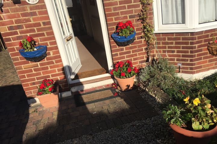 Sturry House / Single Room Only - Herne Bay