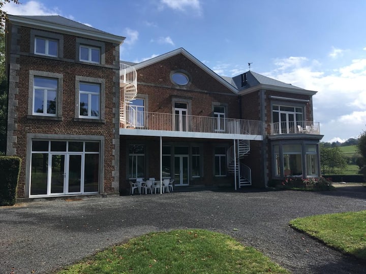 Gîte/maison 30 Personnes Avec Parc Arboré + Tennis - Esneux