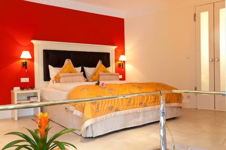 Hotel La Casa Tübingen, (Tübingen), Juniorsuite Mit Kombiniertem Wohn-/schlafbereich, Dusche Und Wc - Tübingen