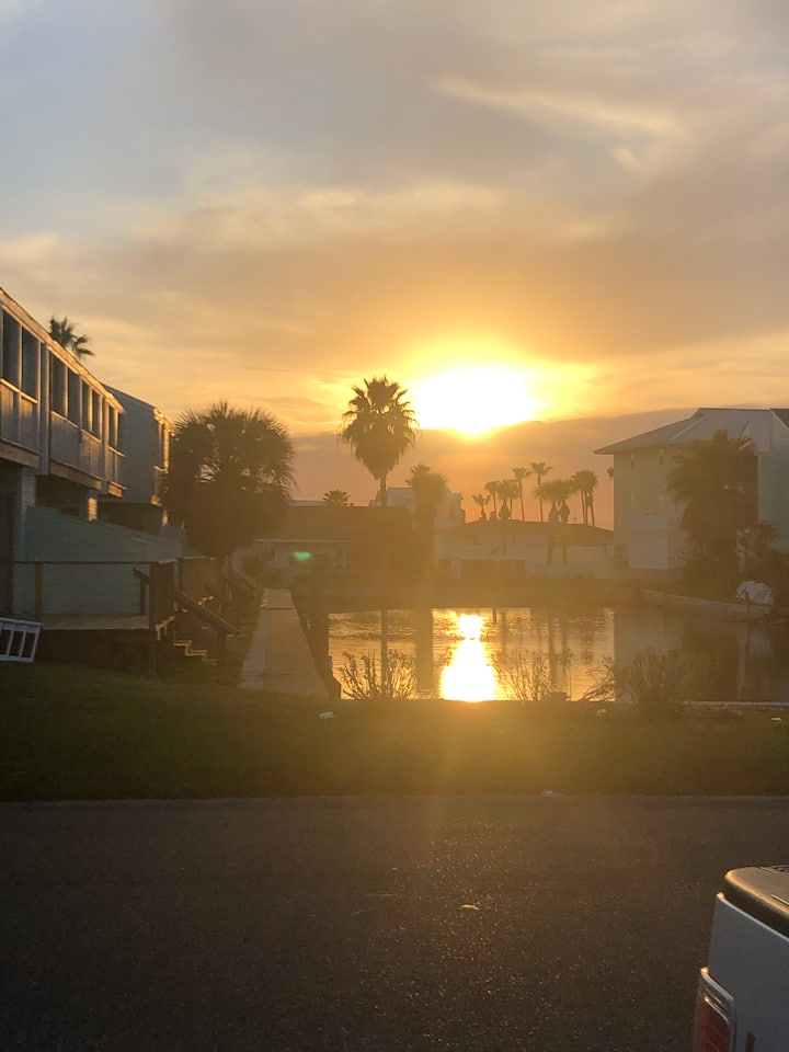 "Sea La Vie" Enjoy Bay & Canal Views - Rockport, TX