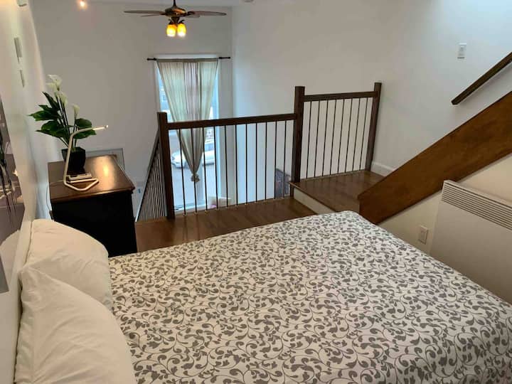 Loft Rénové à Neuf 16 Pieds Plafond Et Mezzanine! - Montréal