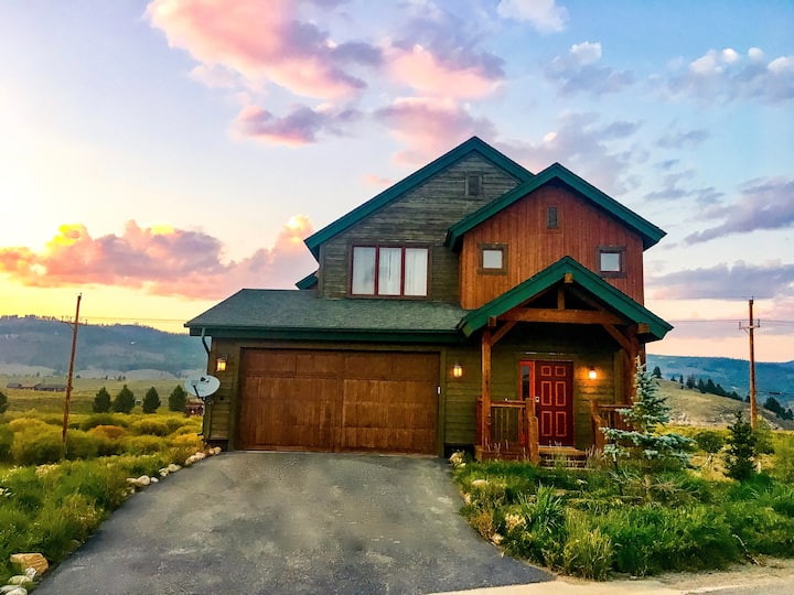 Ski-close Mountain Views + Hot Tub - Tabernash, CO