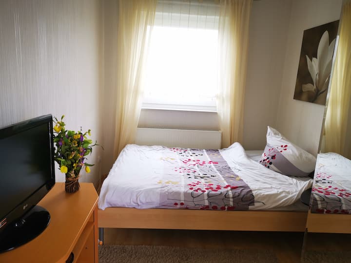 Balkonzimmer, 15min Zur Stadtmitte Direkt An ÖPnv, - Kassel