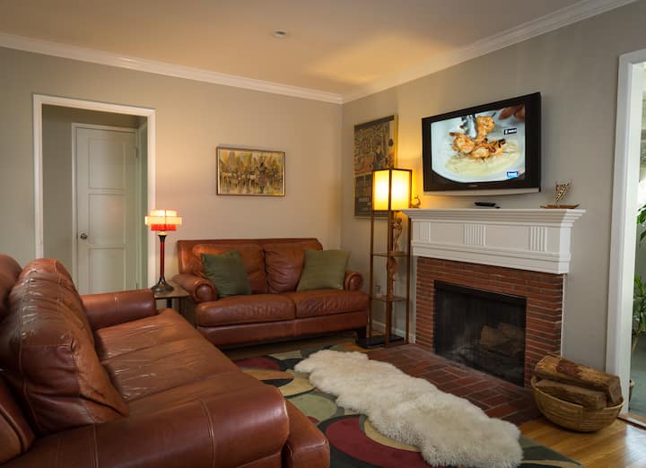 Midcenturymodern Home Grt For A Vacationing Family - Long Beach, CA