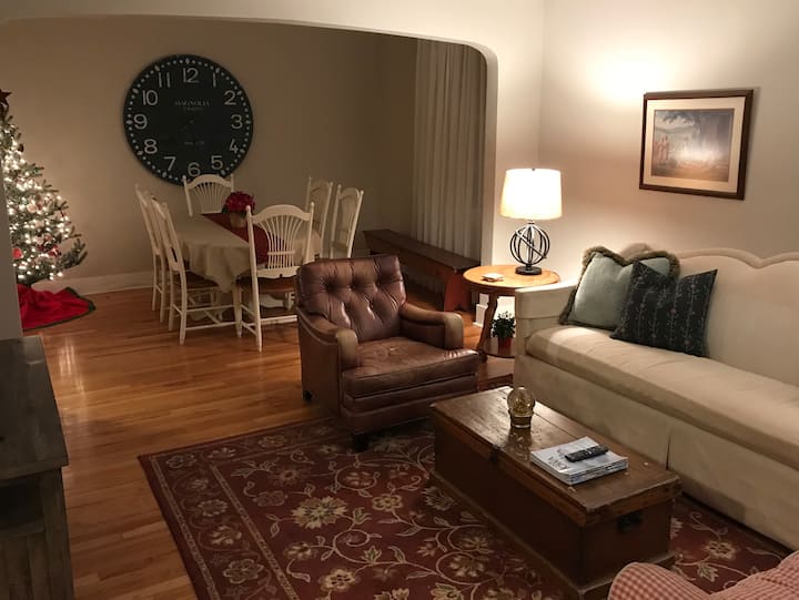 Iowa Farm Cottage - Davenport, IA