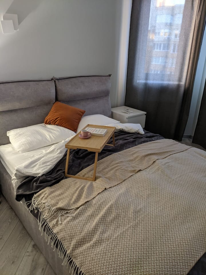 Stunning Apartment Overlooking Beautiful Road With Cafes Boutiques And Restaurants In Sofivska Borshahivka, Kyiv Kiev - Боярка