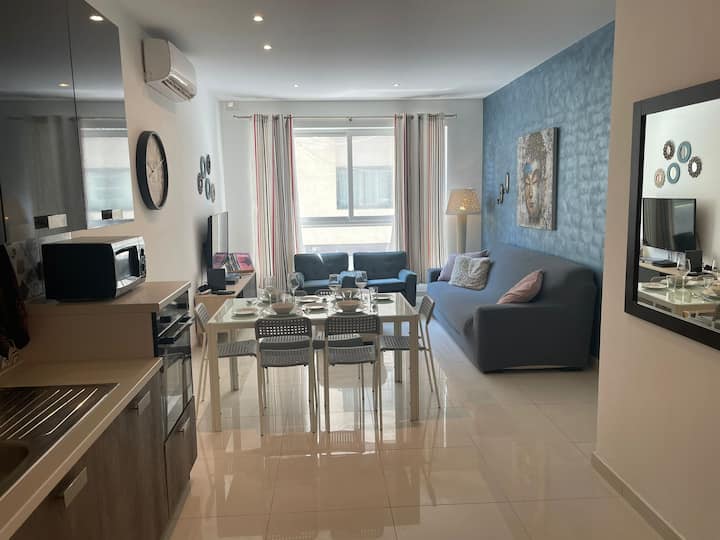Modern 3-bedroom Apartment In St.julian's - Malta