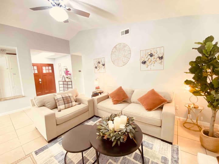 The Cozy 3 Bedrooms Home - Moreno Valley, CA