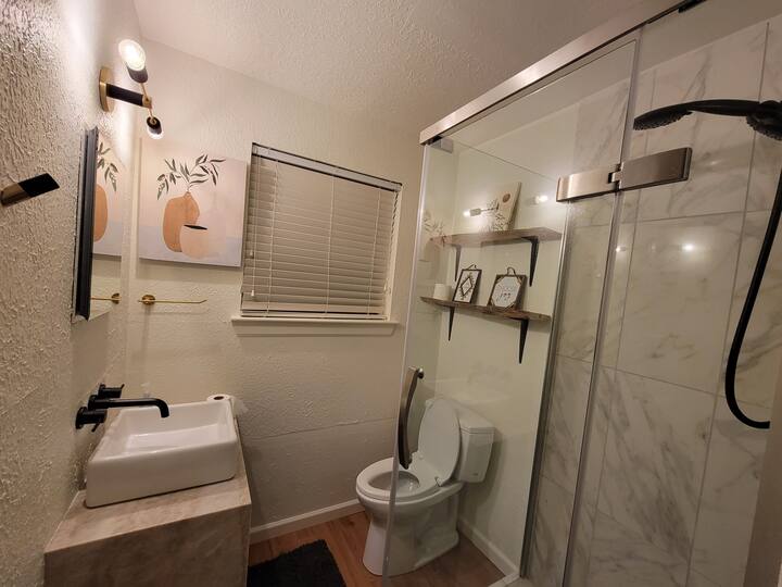 Tranquil En Suite Retreat In The Medical Corridor - Baton Rouge, LA