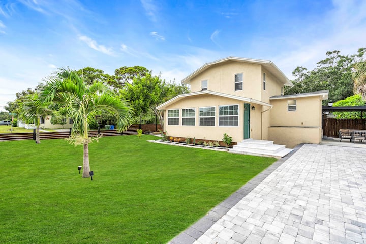 Peaceful Green Door Oasis  W/ 2 King Beds - Bradenton