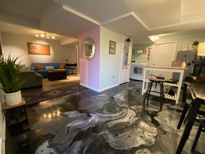 ✯ Roomy Walk-out Apt ✯ For Couples & Small Groups - Nashville, TN