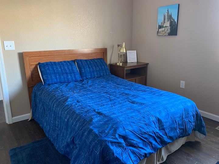 Private Room And Breakfast (Camelot - Room #6) - Reno, NV