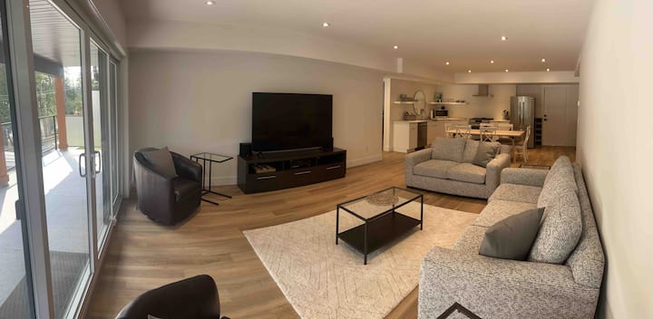 Bright Modern Spacious Lakeside Condo - Lake Cowichan