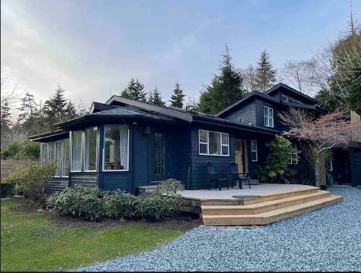 Cedar & Surf Beach House - Tofino