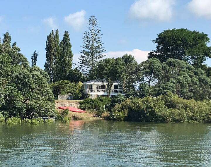 Relaxed Estuary Holiday Home - Mangawhai Heads