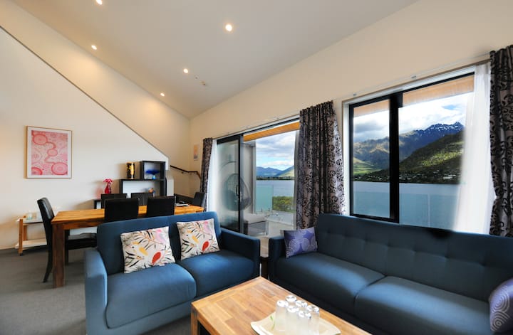 The Remarkable Lakeside Apartment - Queenstown