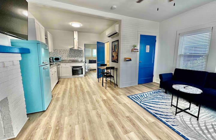 Luxury 1 Br Montrose - Cagliari @The Italian Plaza - Houston, TX