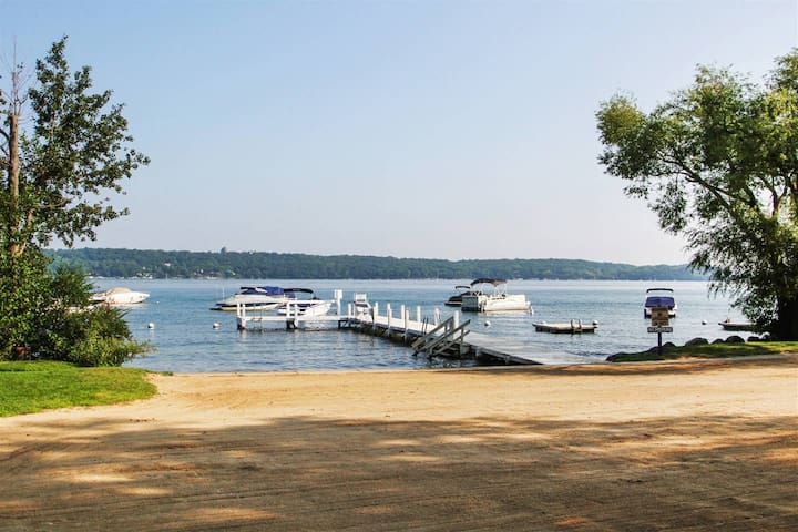 Abbey Springs - Lake Geneva - 2 BR - Sleeps 6 - Condominiums for Rent ...