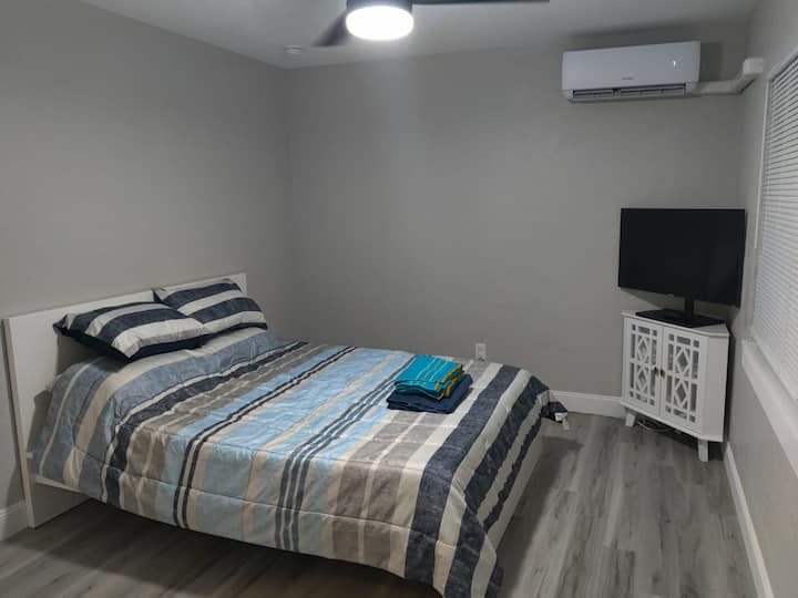 Full Apartment Steps To Beach 4 - St. Pete Beach, FL